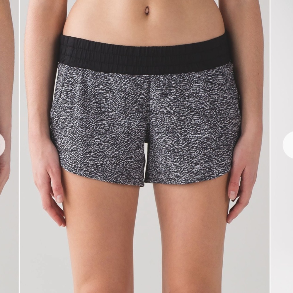 (6) Lululemon Tracker Shorts Currents White Black Sma… - Gem